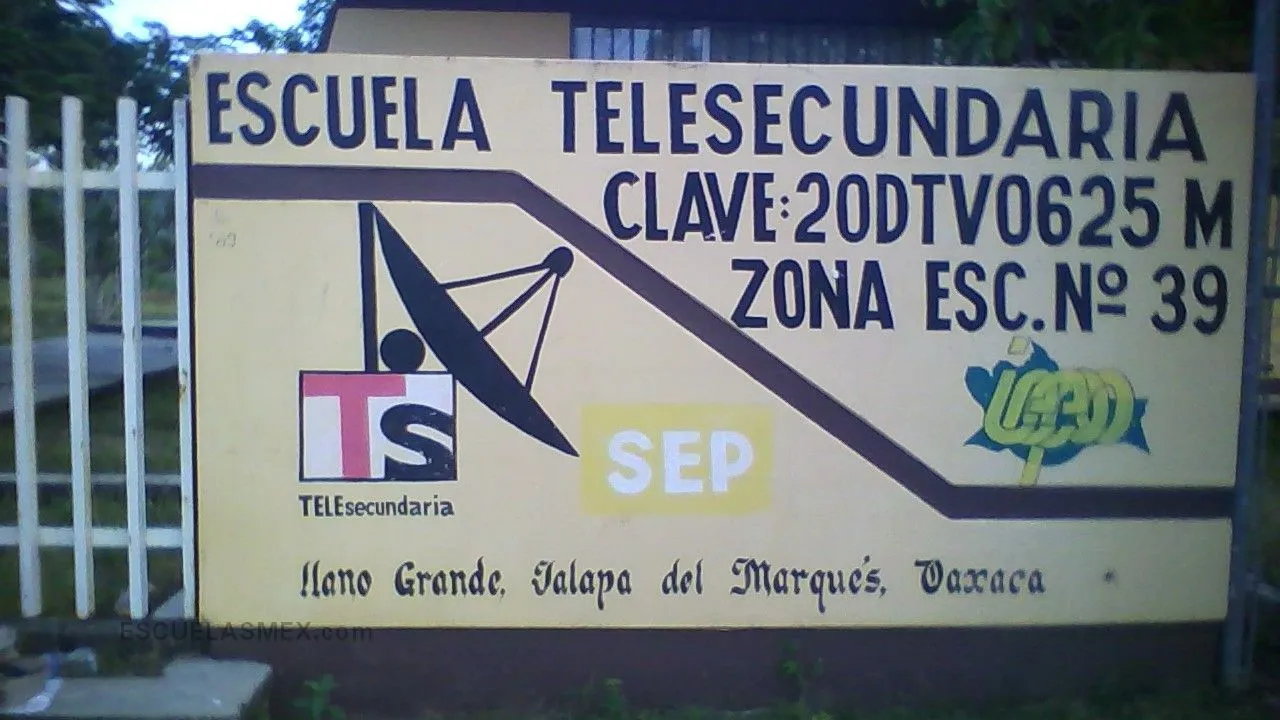 Telesecundaria CCT 20DTV0625M en Santa María Jalapa Del Marqués, Oax.